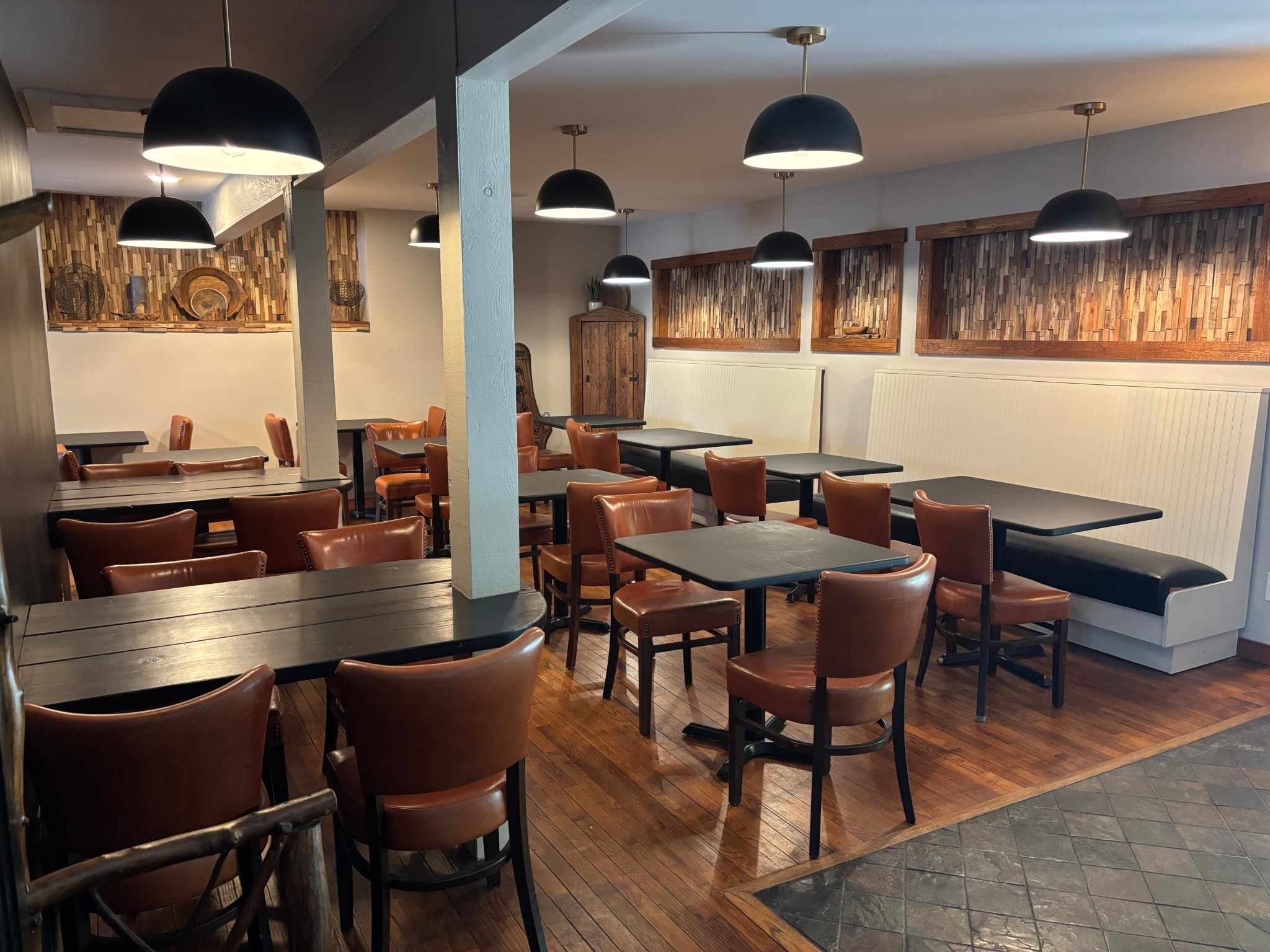 Tonelli’s owner opens Tavern on 12 – DUNES DIVA